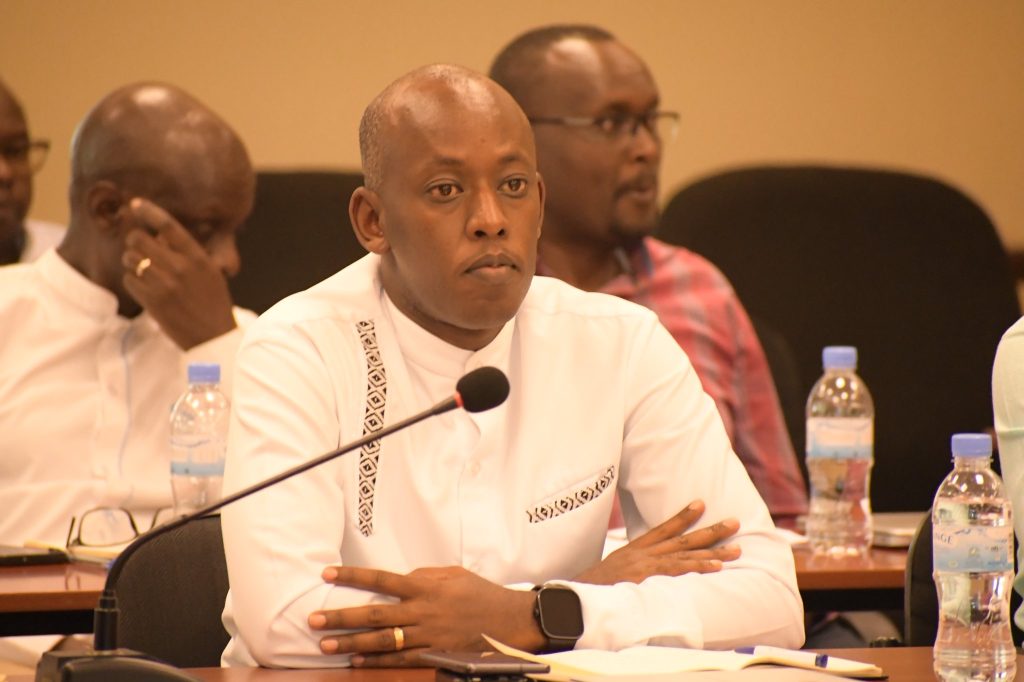 » Ntawukura undi mu bukene, umuntu abwikuramo agaherekezwa- Guverineri ...