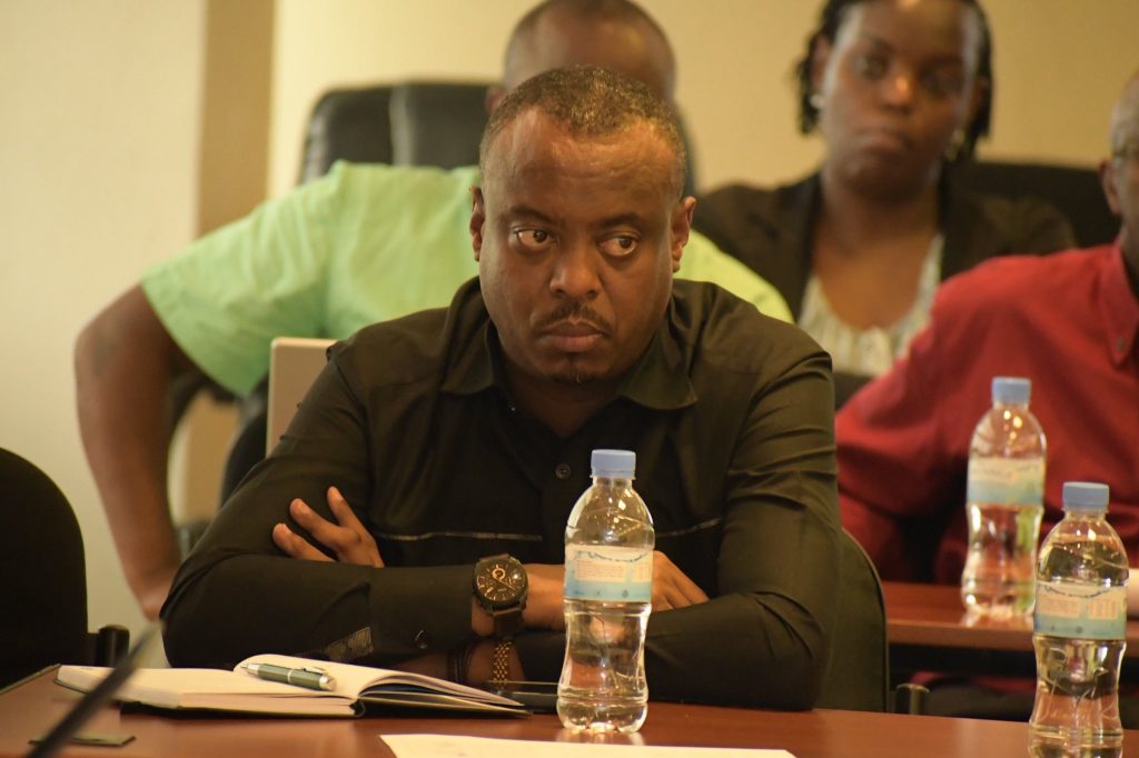» Ntawukura undi mu bukene, umuntu abwikuramo agaherekezwa- Guverineri ...