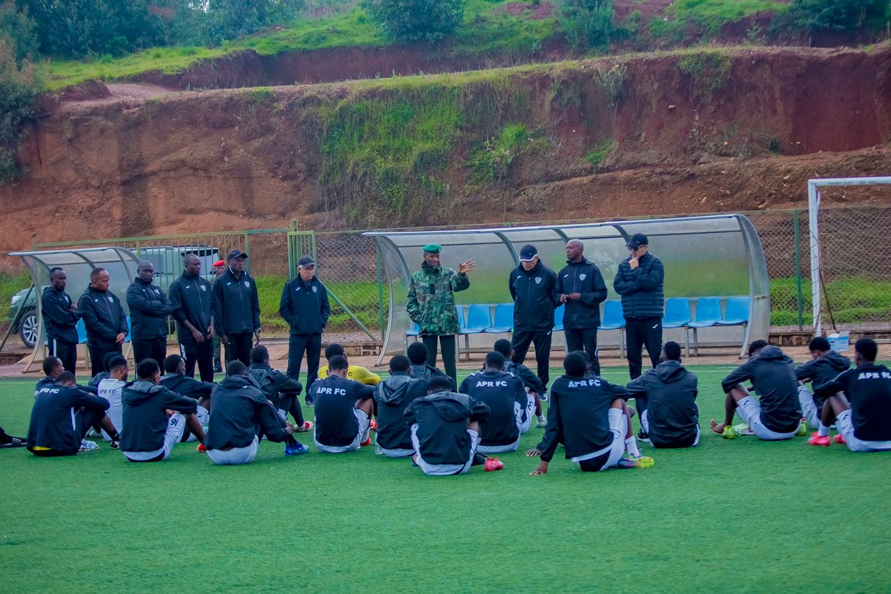 » Gen Mubarakh Muganga yasuye APR FC mbere yo guhura na Police FC ...
