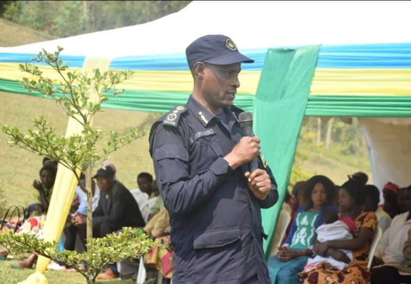 » CG Emmanuel K.Gasana mu bapolisi bagiye mu kiruhuko cy’izabukuru ...